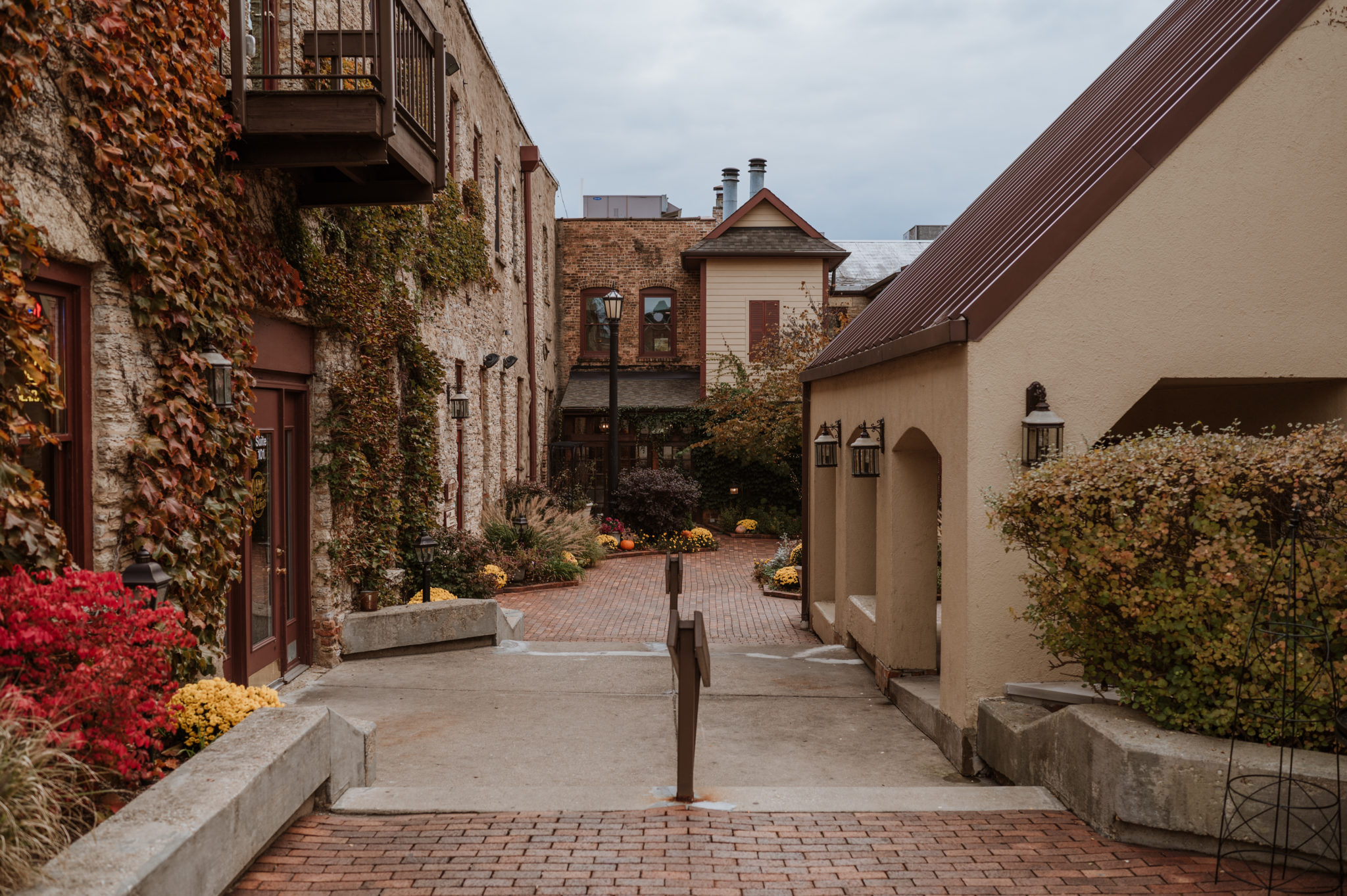 Riverside Receptions and Conference Center - Eight Hands Wedding ...